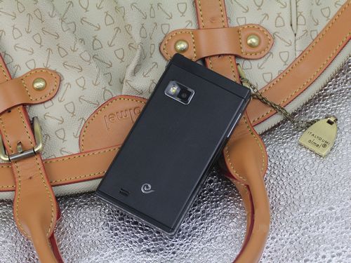 双屏幕翻盖造型 三星W999佳节兰州热卖-三星 W999_兰州手机行情-中关村在线